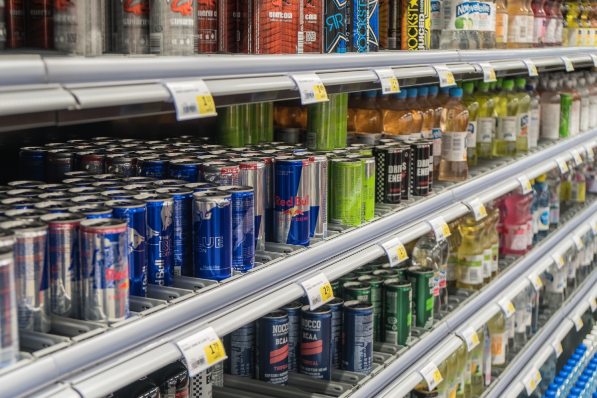 Kold kaffe og energidrikke byder på skjulte risici for din mundhygiejne ...