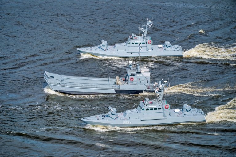 10 Most Advanced Warships in the World: Speed, Firepower, and Cutting ...