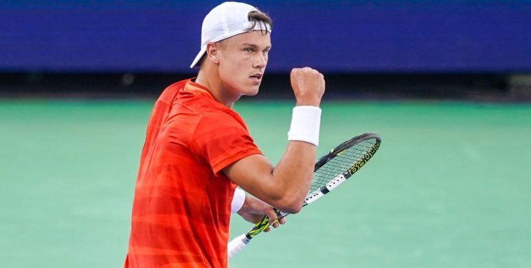 Træner sætter ord på: Her er Holger Rune bedre end Novak Djokovic ...