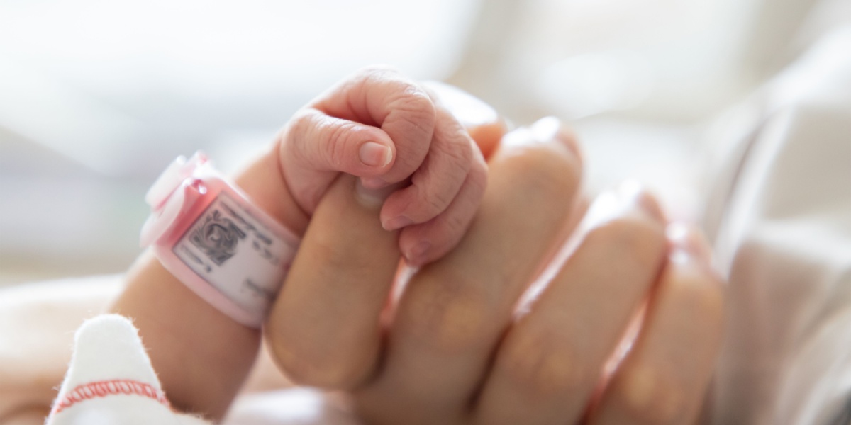 World’s Oldest Embryo Becomes Newborn Baby