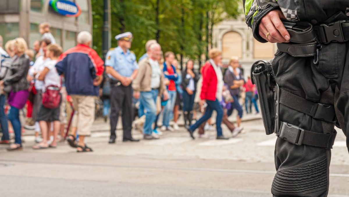 Russian Ships Stir Suspicion in Norwegian Port: "Something Feels Wrong"