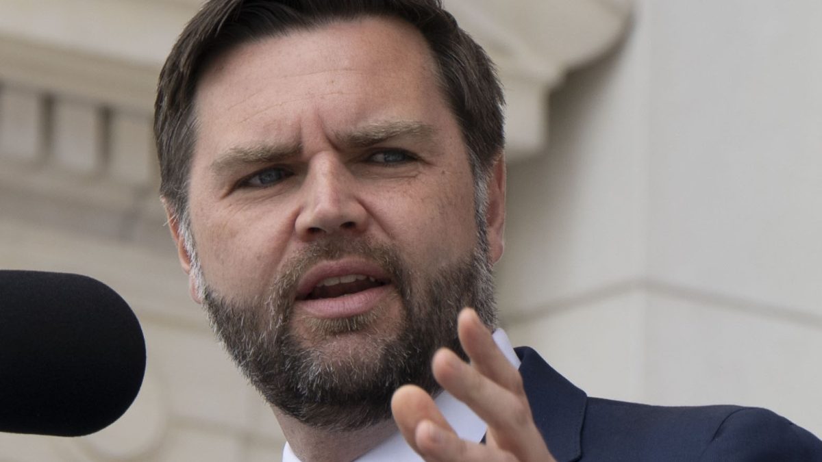 Se klippet alle snakker om: JD Vance går i spåner på landsdækkende tv ...