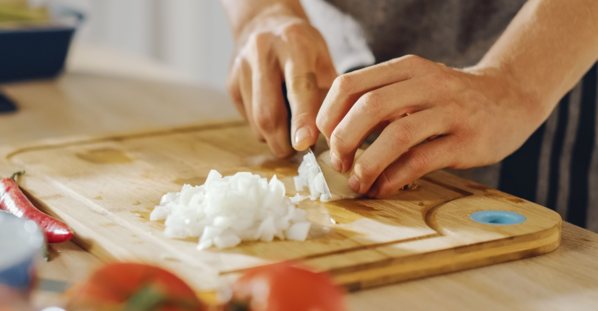 Fyra snabba sätt att bli av med löklukt på händerna – det funkar direkt